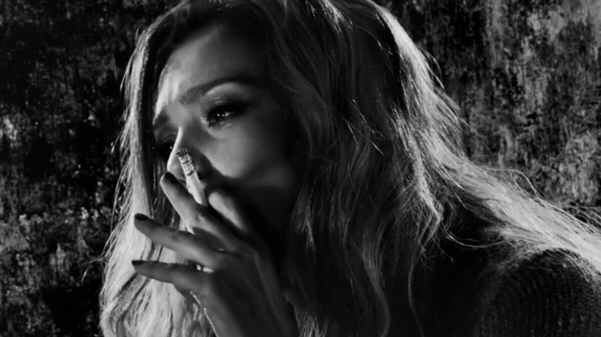 Photo : Jessica Alba fumant dans Sin City : J'ai tué pour elle (Sin ...