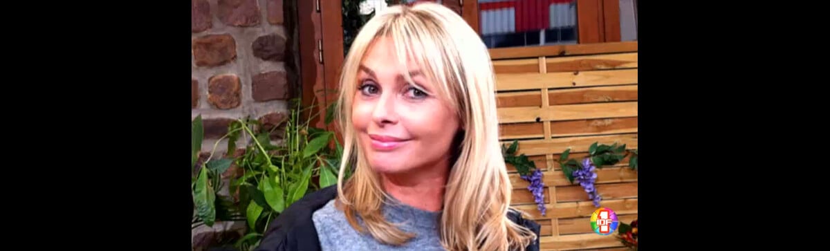 Photo : Marie Chevalier intervient par téléphone au cours de la soirée ...