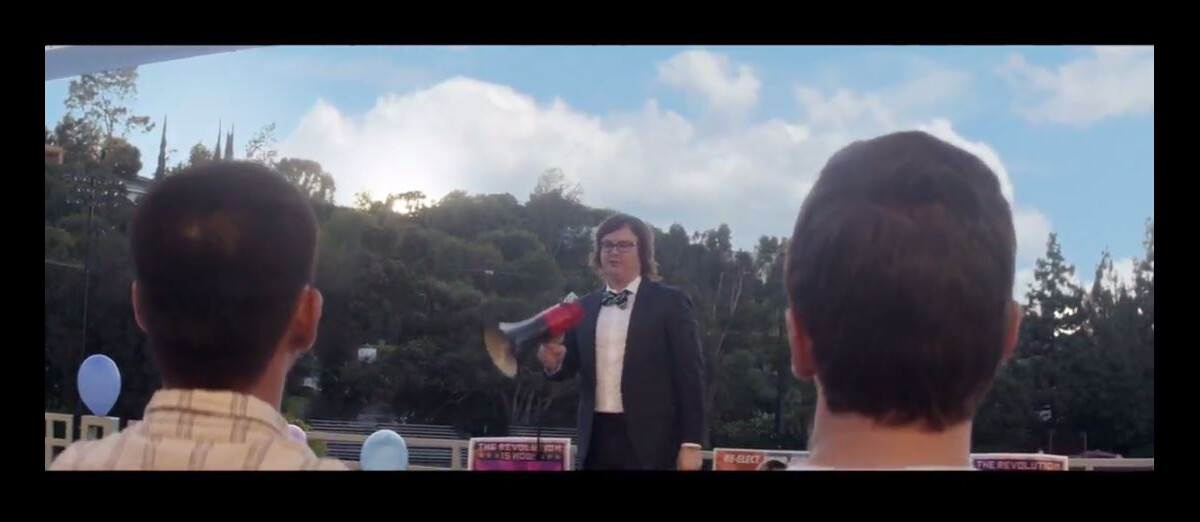 Photo : Clark Duke dans une vidéo parodique du site Funny or Die. Août ...
