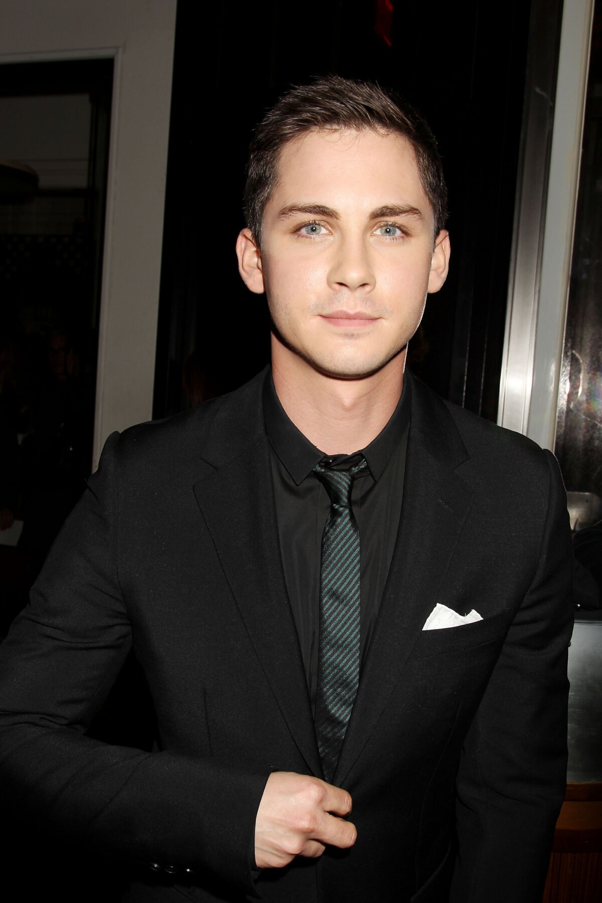 Photo : Logan Lerman à la première de Fury à New York le 14 octobre ...