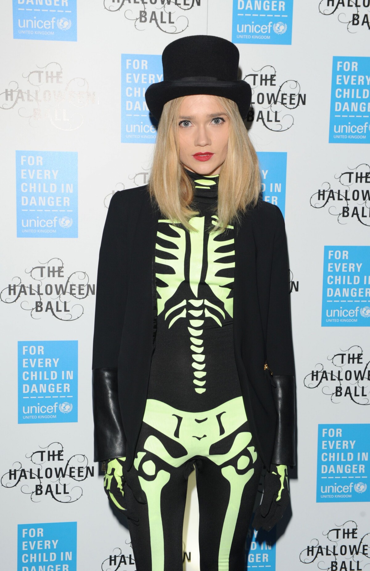 Photo : Florence Arnold lors de la soirée du bal d'Halloween pour l ...