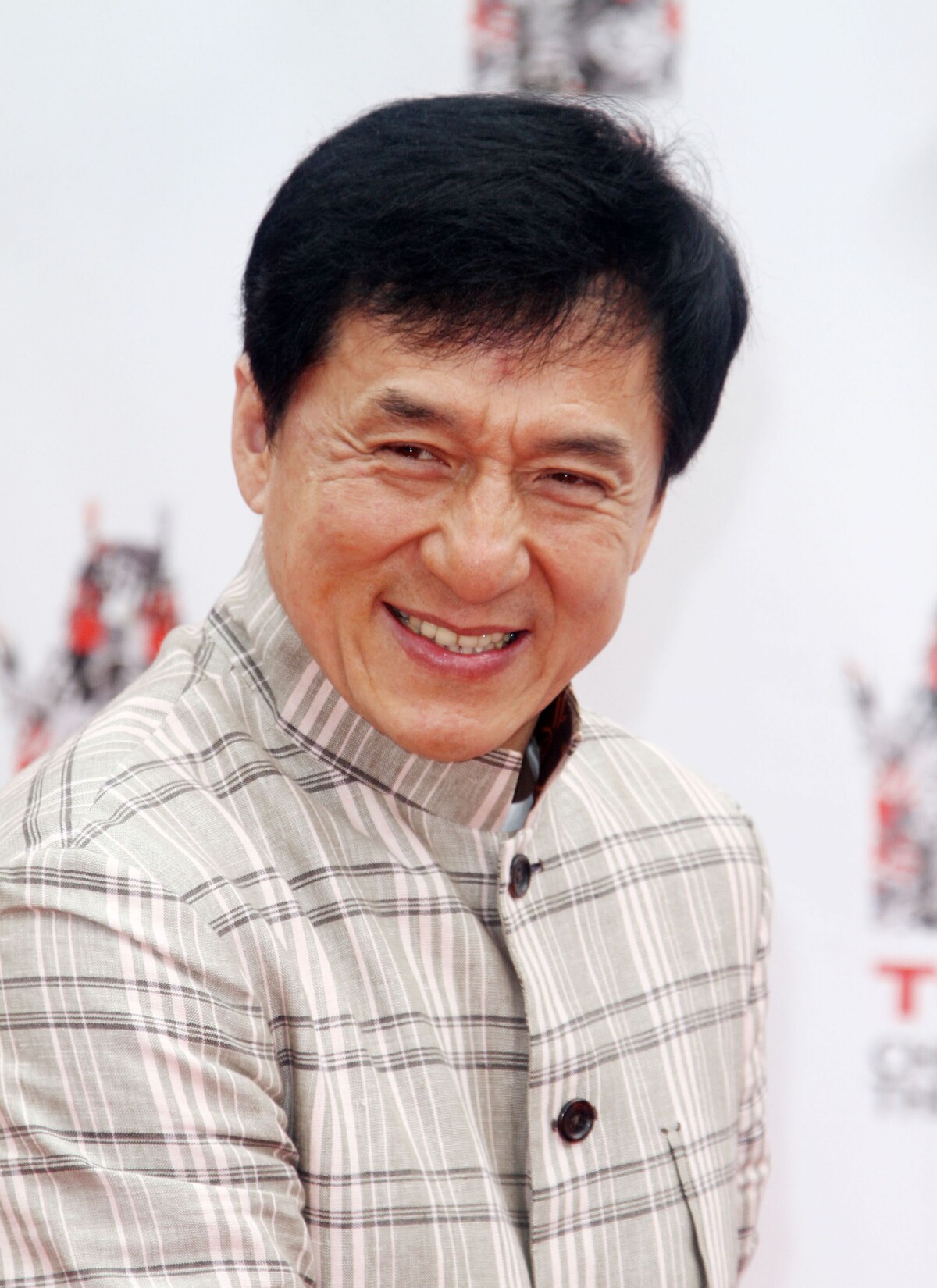 Photo : Jackie Chan immortalise ses empreintes à Hollywood, le 6 juin ...
