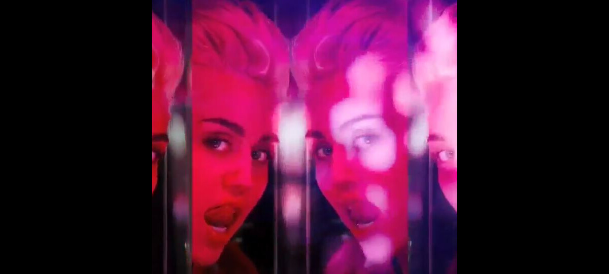 Photo : La chanteuse Miley Cyrus fait la promo de la campagne Viva Glam ...