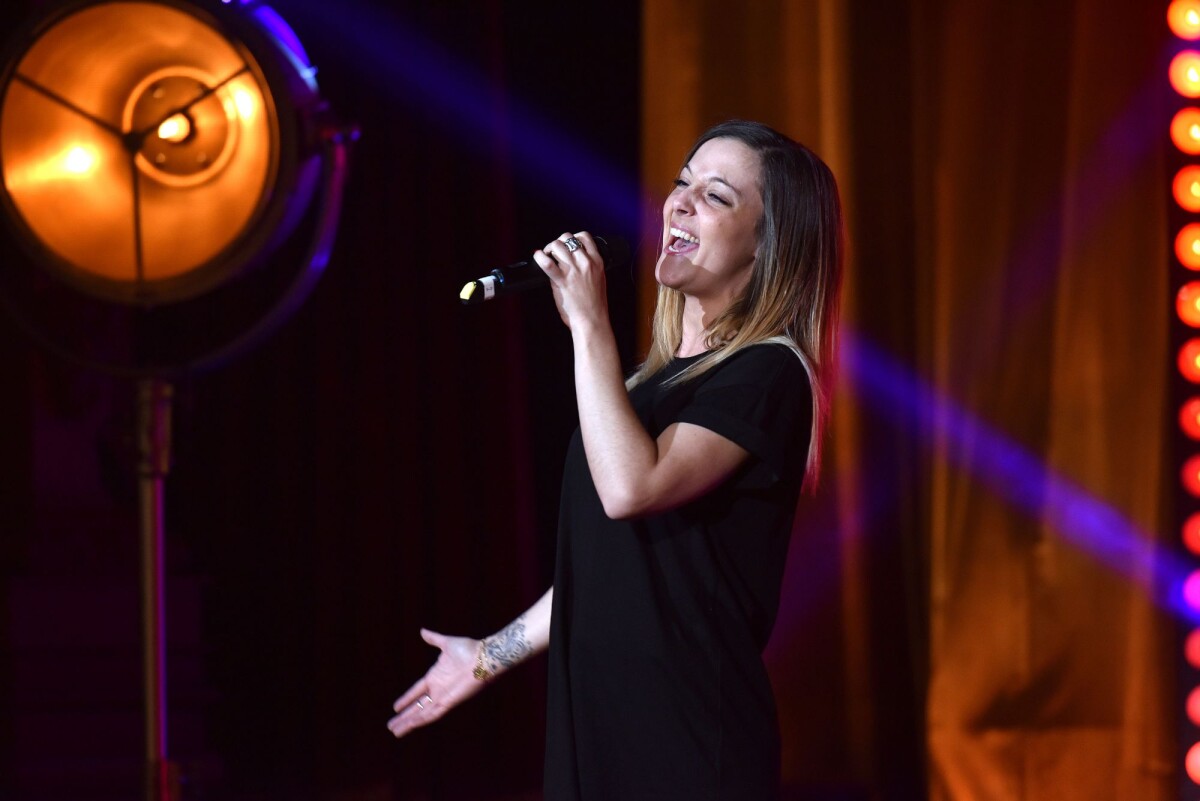 Photo : Camille - Les 12 finalistes de 'The Voice' saison 4 chantent ...