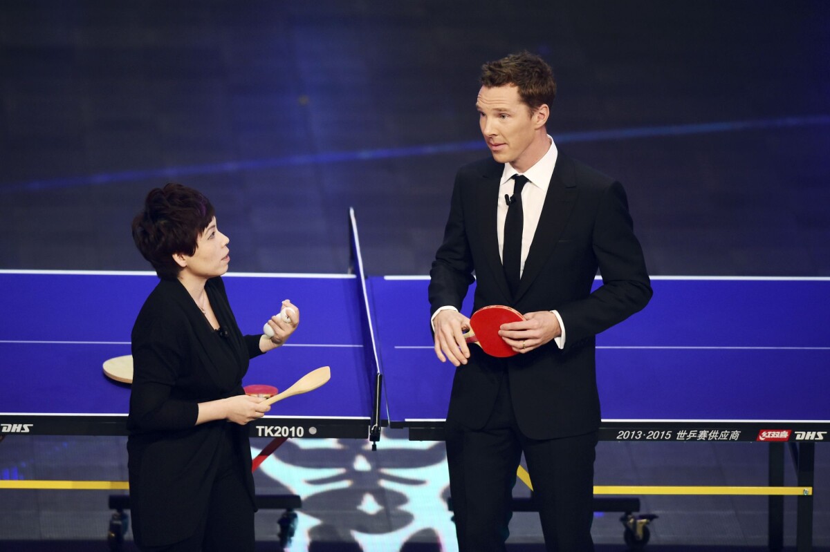 Photo : Benedict Cumberbatch jour au ping-pong avec Yaping Deng ...