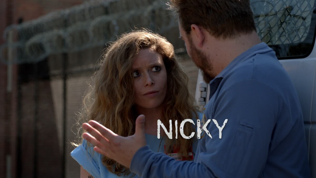 Vidéo : Nicky dans Orange is the New Black - Purepeople