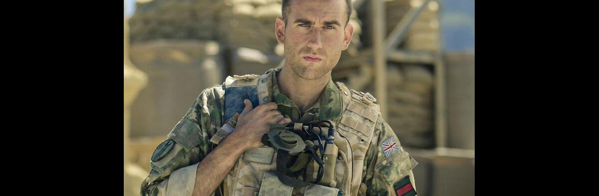 Photo : Matthew Lewis dans la série Bluestone42. - Purepeople