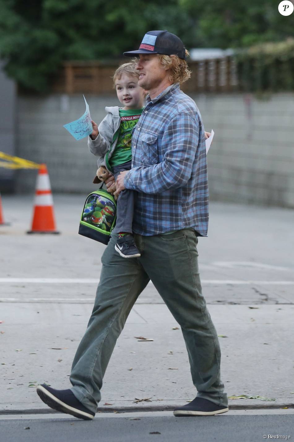 Exclusif - Owen Wilson se promène avec son fils Robert Ford à Santa ...