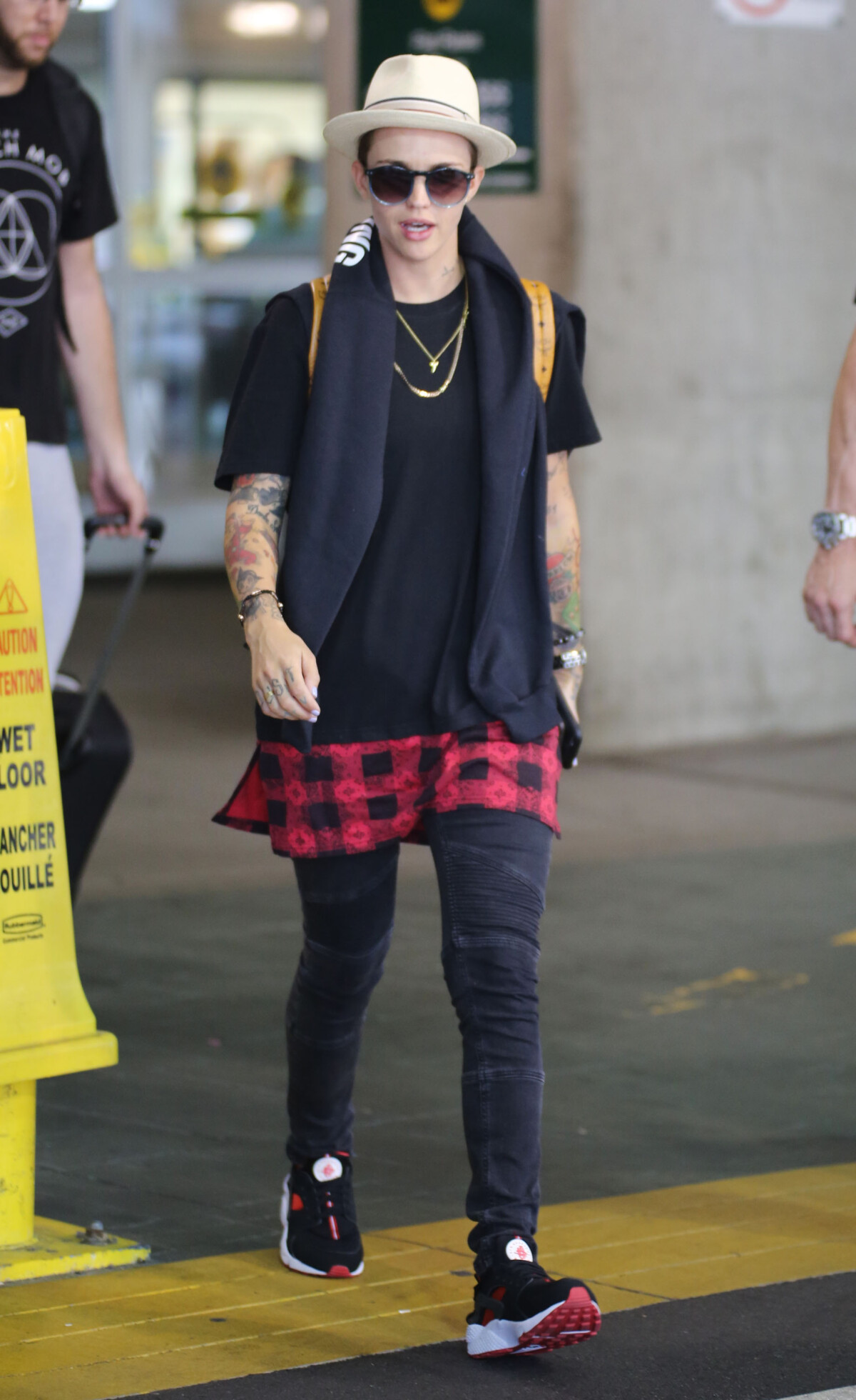 Photo : Exclusif - L'actrice DJette Ruby Rose à l'aéroport de Vancouver ...