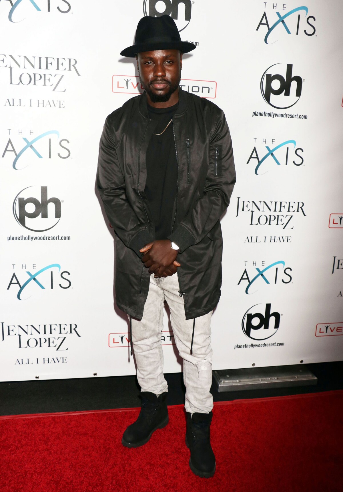 Photo : Dayo Okeniyi - Arrivée des people à la première représentation ...