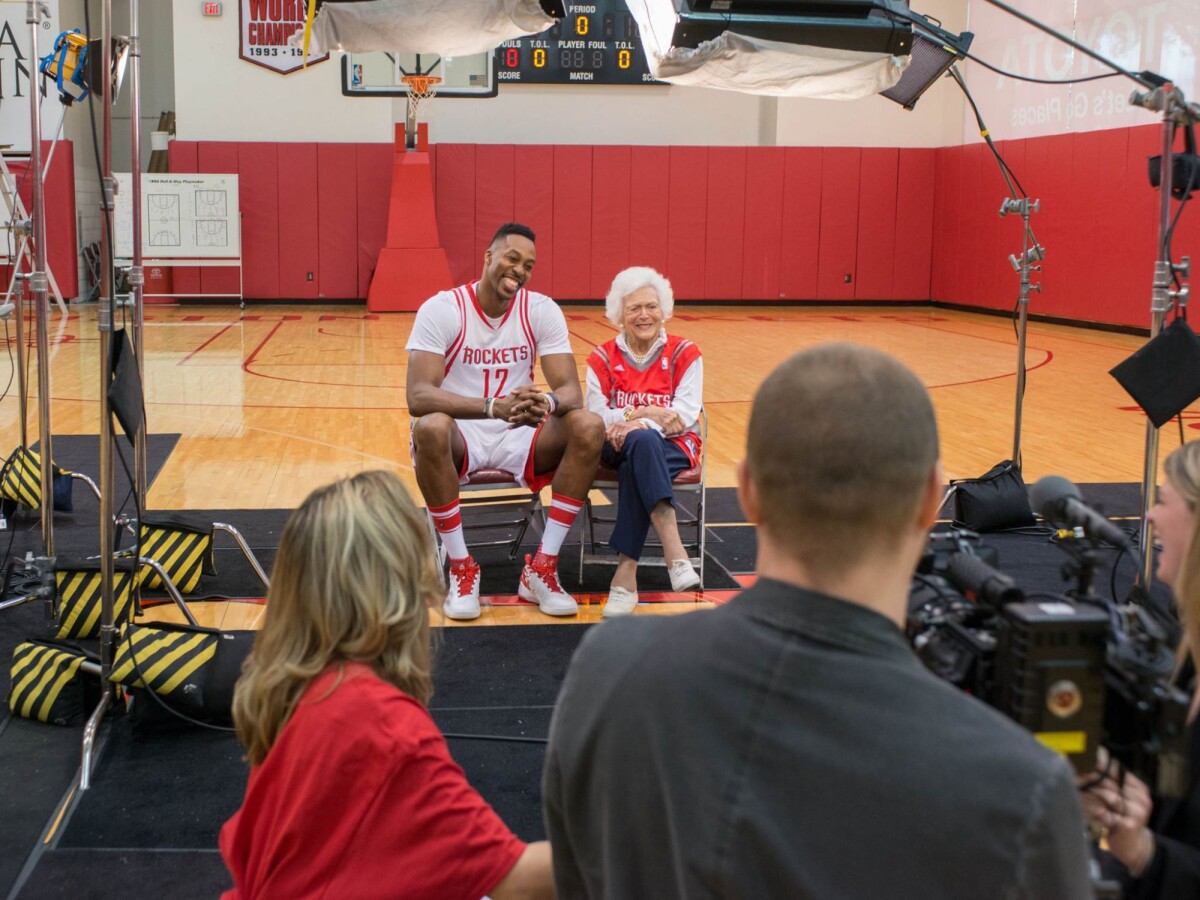 Photo : Barbara Bush et Dwight Howard - Photo publiée le 3 février 2016 ...