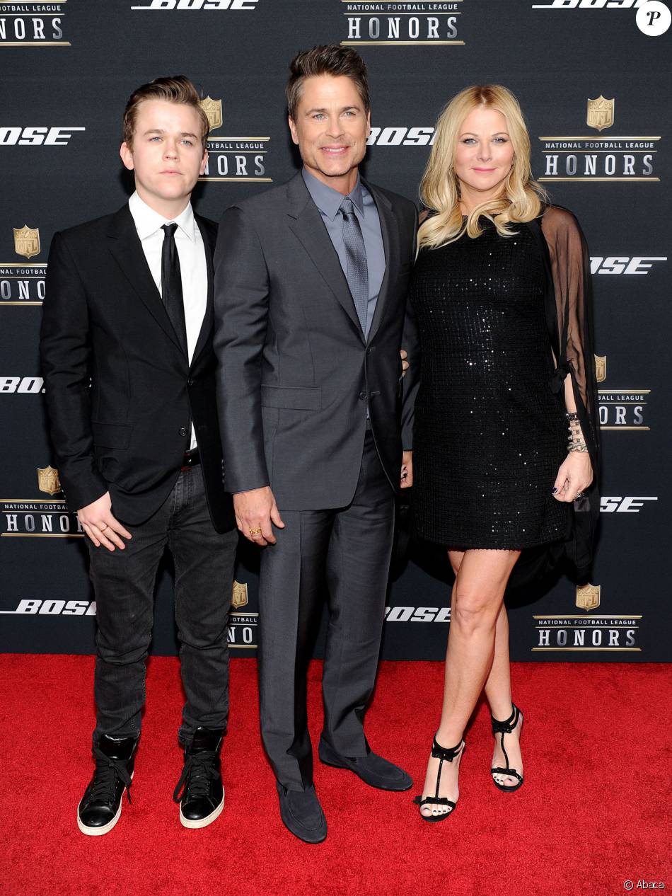 Rob Lowe, Sheryl Berkoff et leur fils John Lowe assistent aux NFL ...
