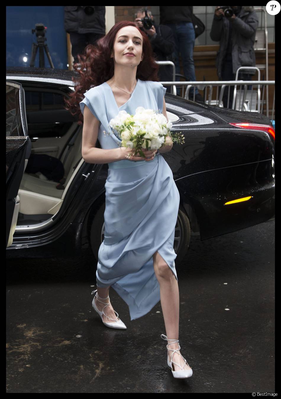 Elizabeth Jagger arrive à l'église Saint-Bride de Londres le 5 mars ...