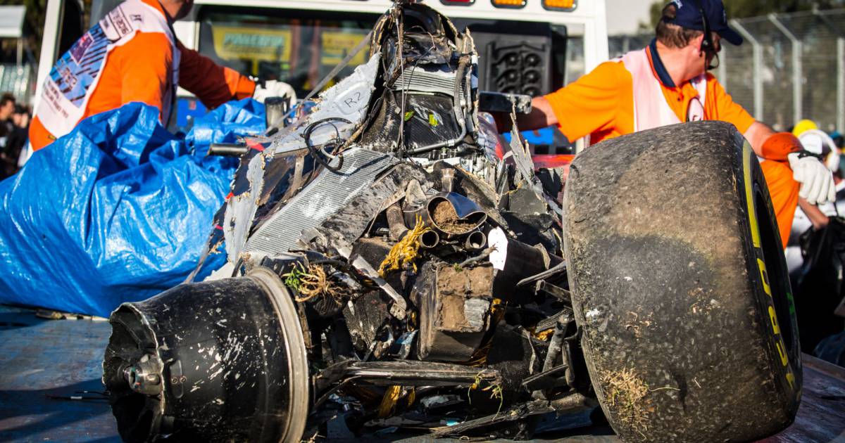 Ce qu'il reste de la McLaren de Fernando Alonso après son accident lors ...
