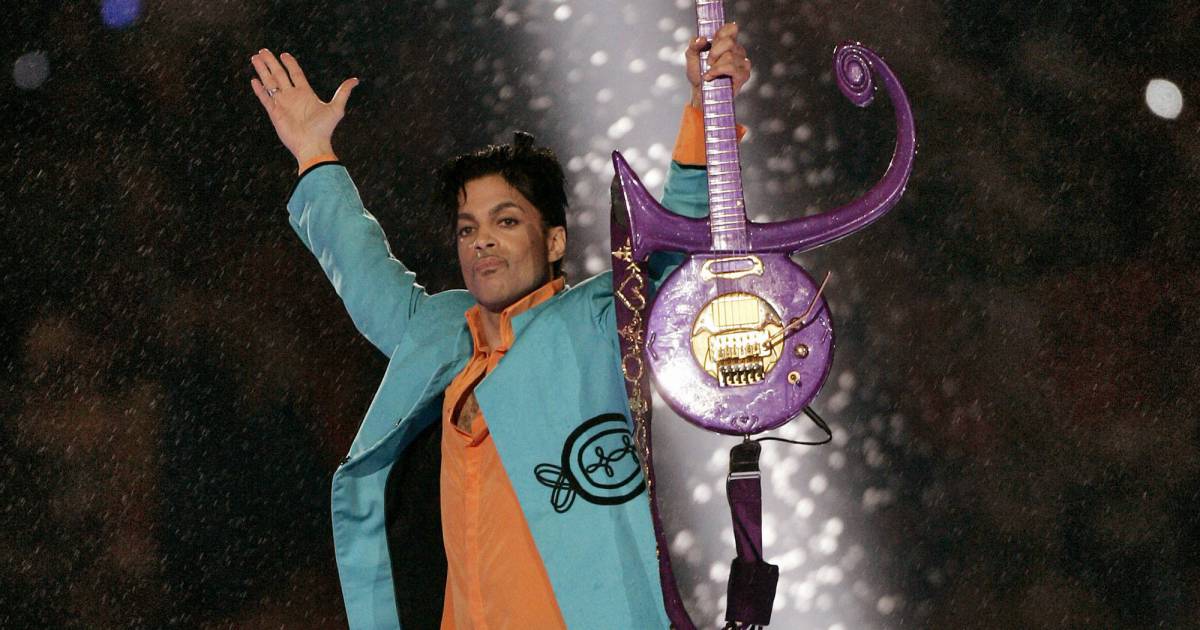 Prince lors du half time show du Super Bowl en 2007 à Miami - Purepeople