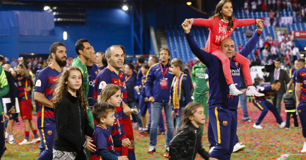Andres Iniesta et ses enfants lors de la victoire du Barça (2-0 après ...