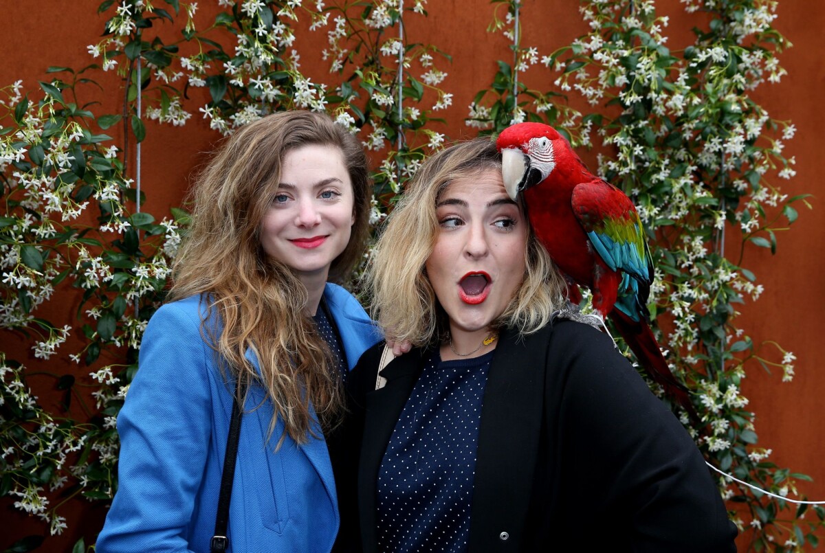 Photo : Sarah Suco et Marilou Berry - People au village du Tournoi de ...