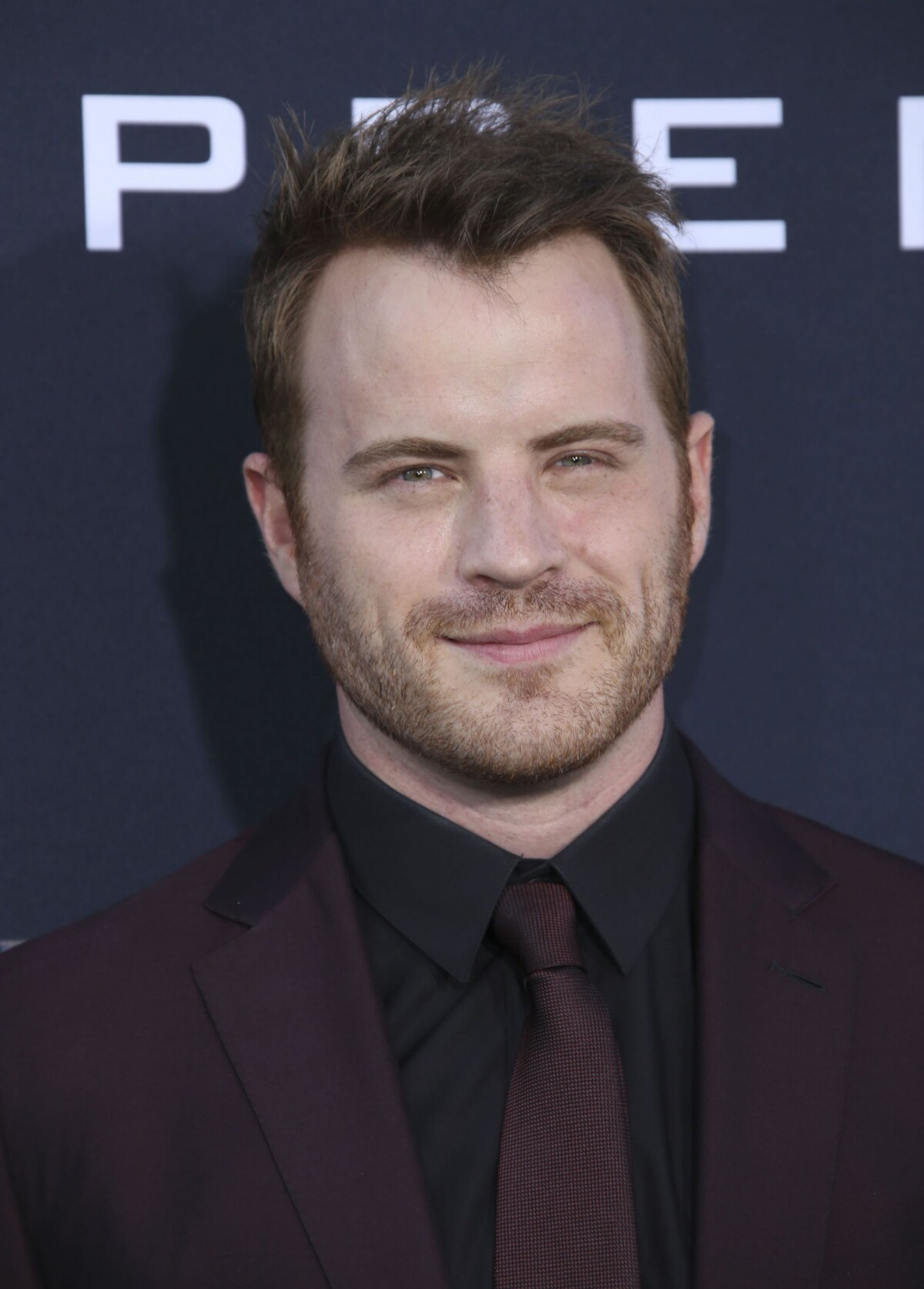 Photo : Robert Kazinsky à la première de "Warcraft" au Chinese Theater ...