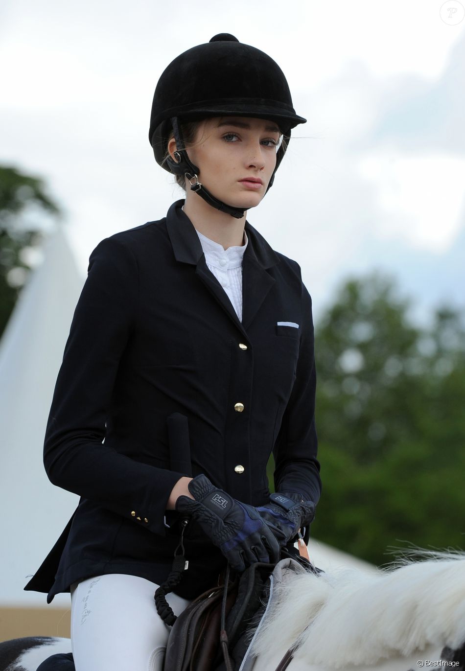 Mathilde Pinault sur Seven Moon's Lion - Détente - Longines Paris ...