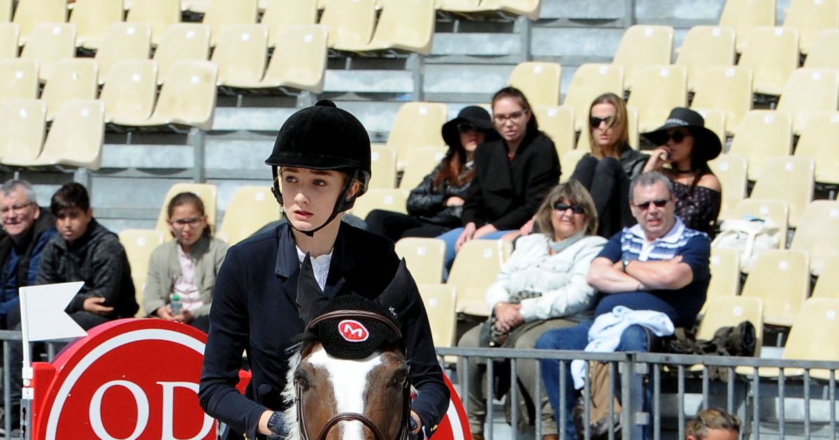 Mathilde Pinault sur Seven Moon's Lion - Prix Jumpfax - Longines Paris ...
