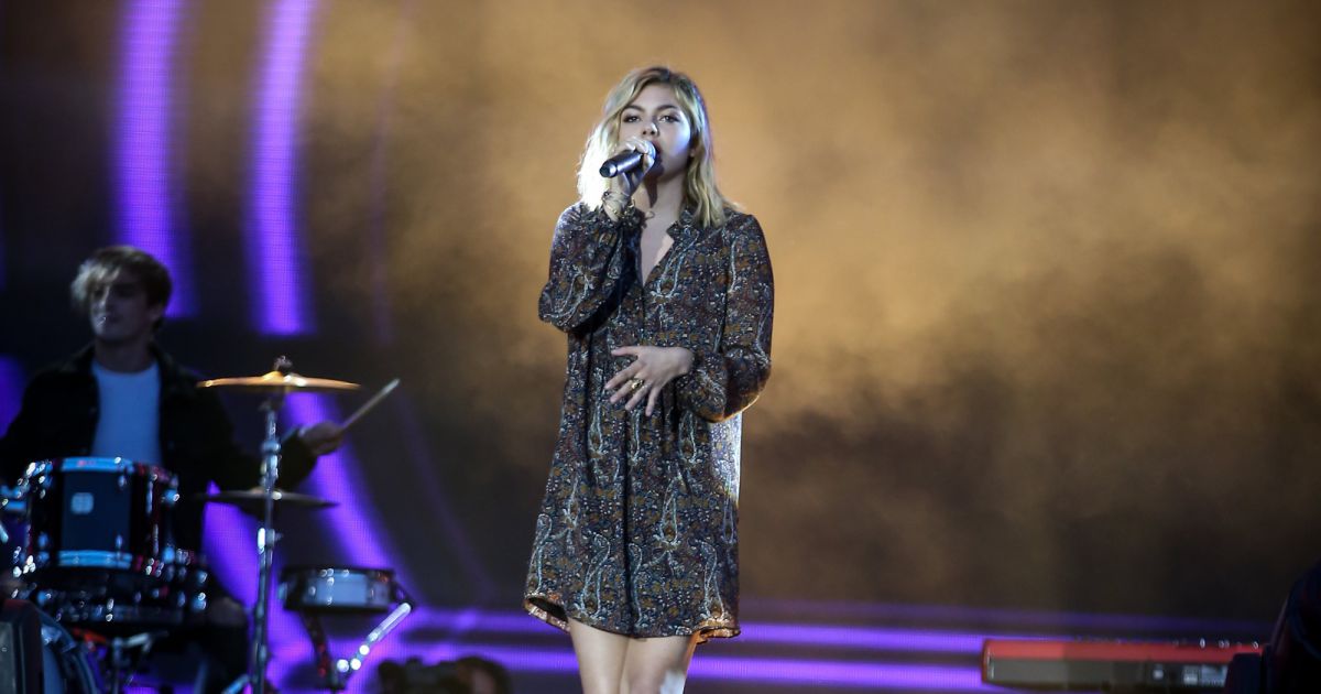 Exclusif - Louane Emera - Concert UEFA Euro 2016 Le Grand Show d ...
