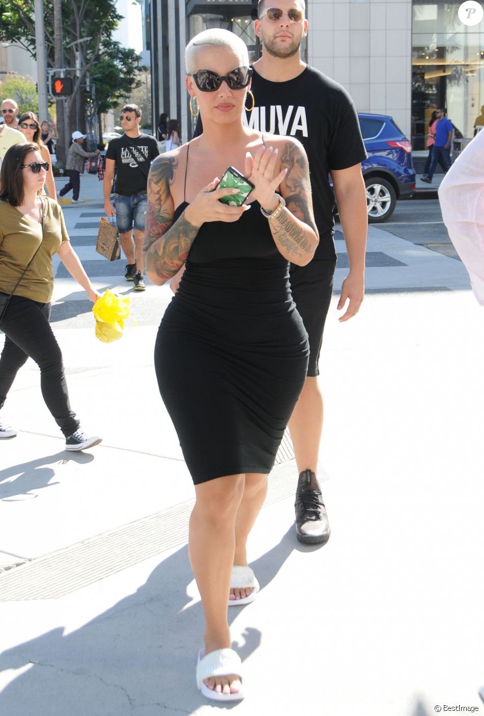 Amber Rose fait du shopping dans les rues de Beverly Hills, le 18 août ...