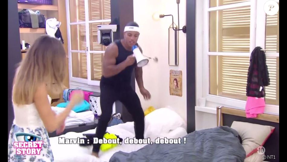 Réveil en fanfare pour Jaja - Secret Story 10, le 13 septembre 2016 sur NT1. - Purepeople