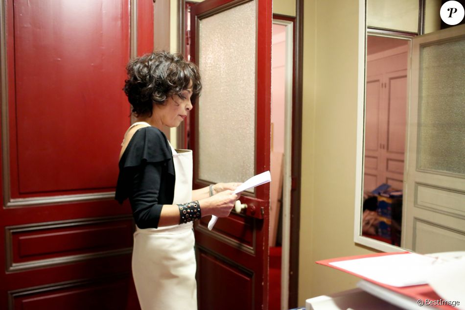 Exclusif - Isabelle Mergault en backstage - Enregistrement de la pièce ...