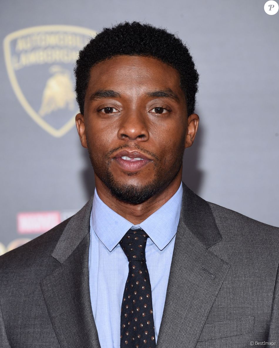 Chadwick Boseman à la première de Doctor Strange au théâtre El Capitan ...