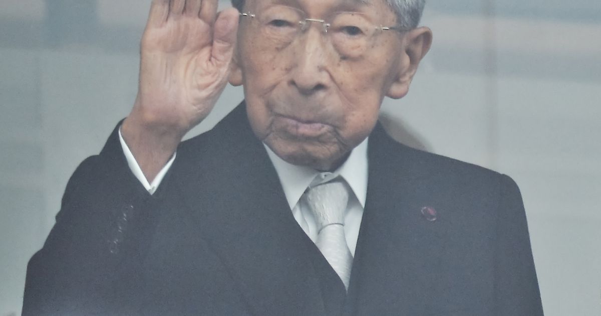 Le prince Mikasa (Takahito) lors de l'apparition de la famille ...