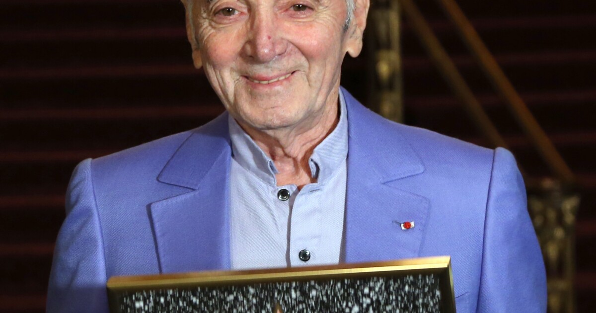 Charles Aznavour étoilé : À Los Angeles, le chanteur de 92 ans ému ...