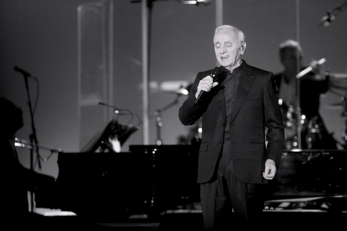 Photo : Charles Aznavour en concert au Madison Square Garden à New York ...