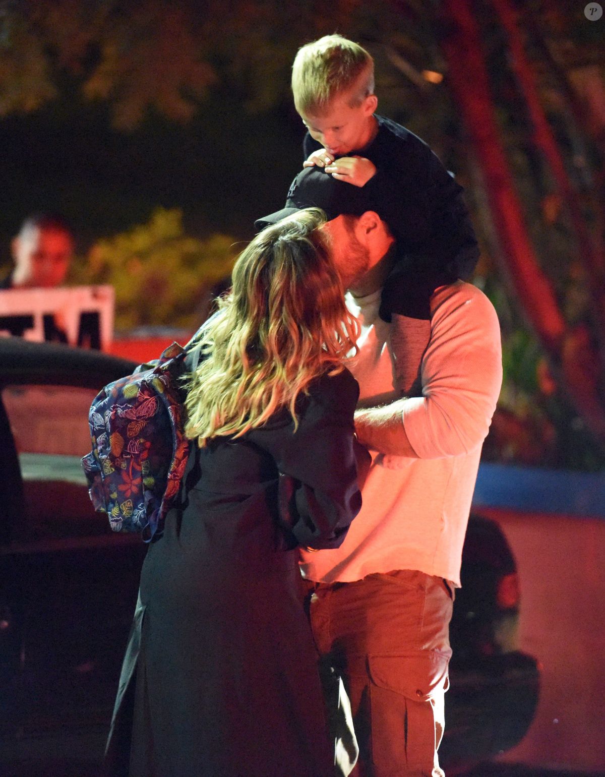 Photo : Exclusif - Hilary Duff embrasse son compagnon Jason Walsh (qui ...
