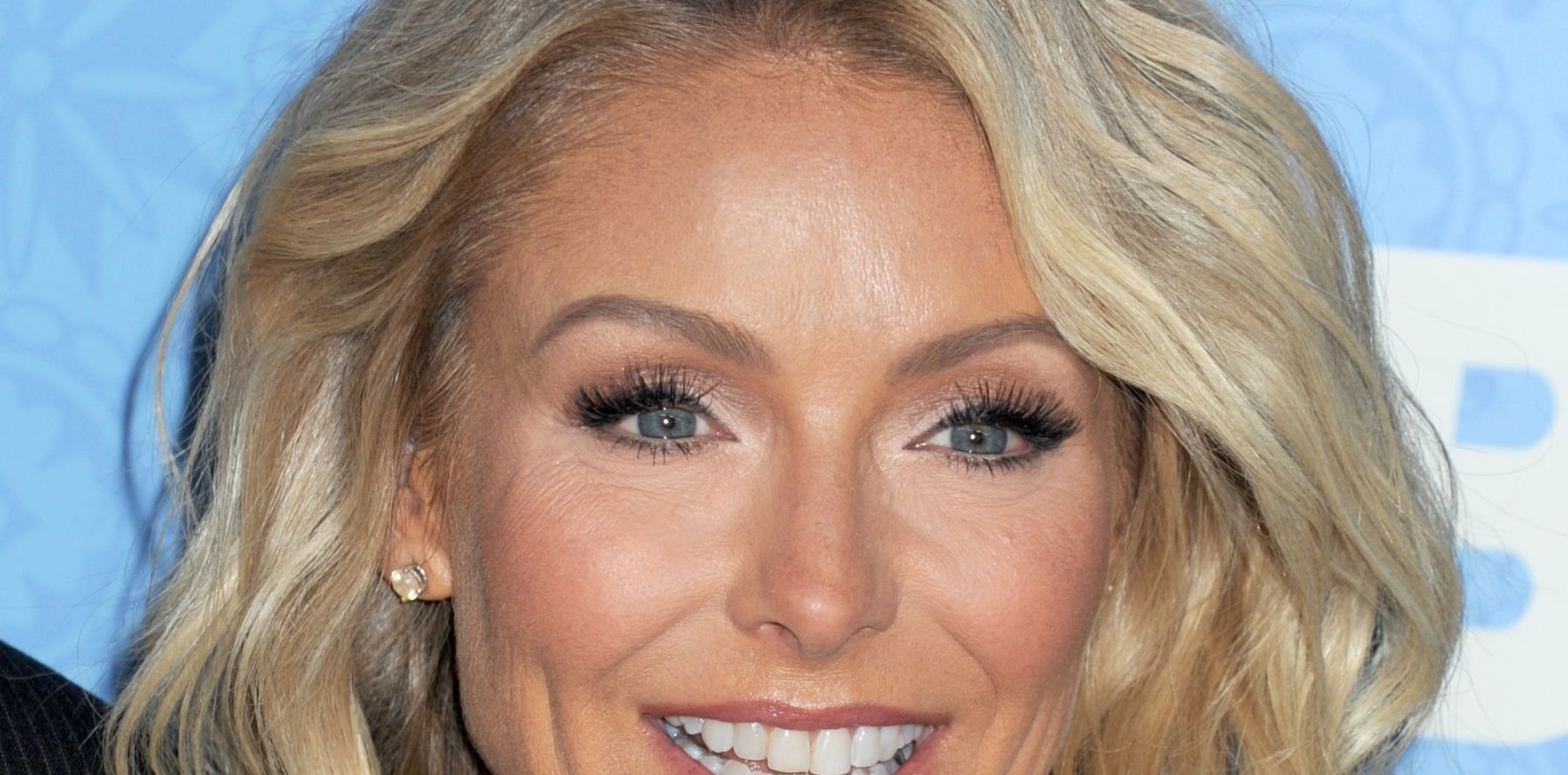 Kelly Ripa : Le visage figé par le Botox, elle raconte - Purepeople