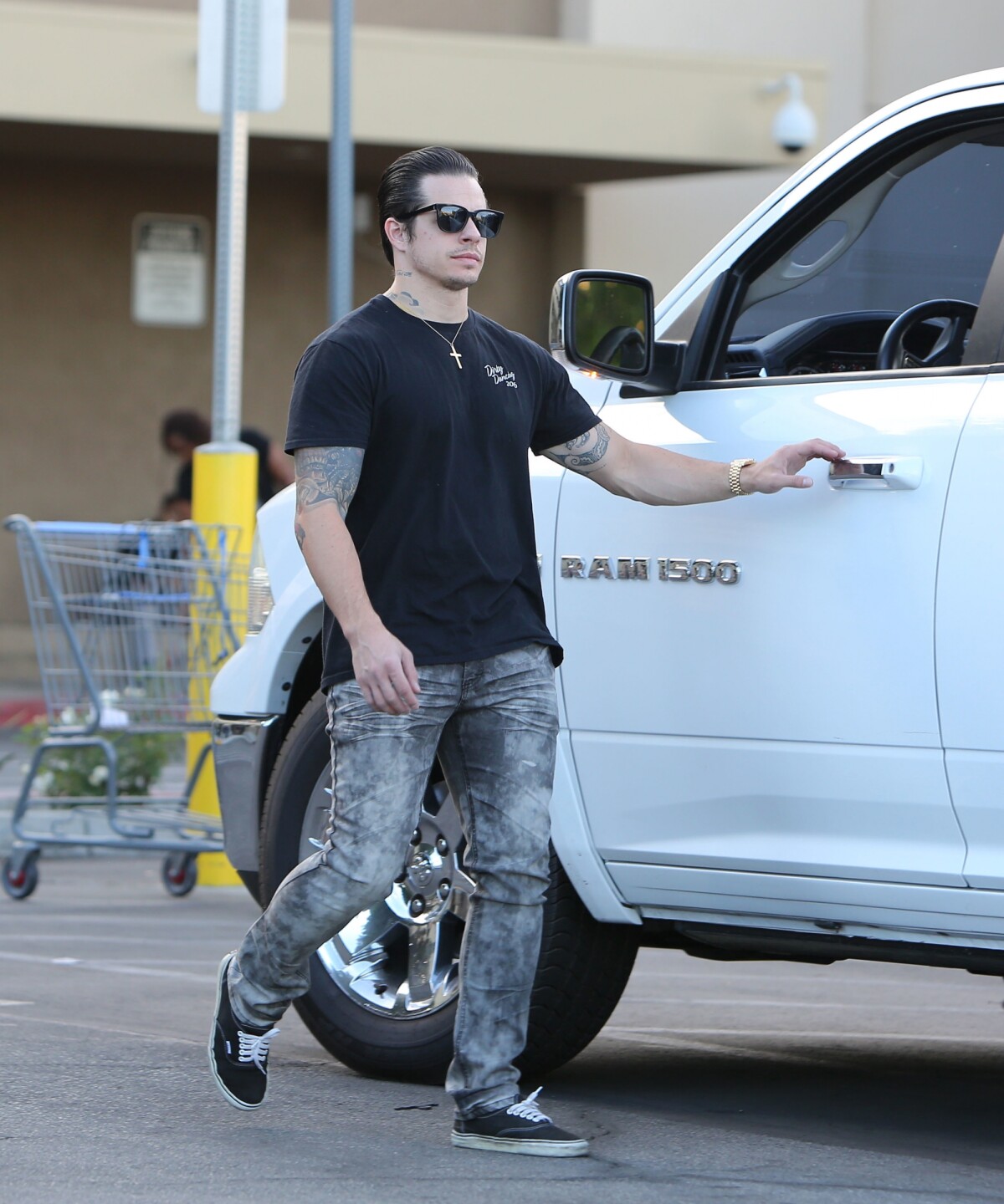 Photo : Exclusif - Casper Smart se promène avec un T-shirt 'Dirty ...