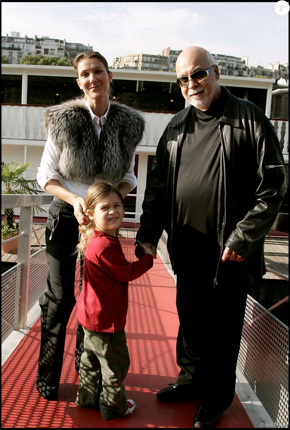 René-Charles, Céline Dion et René Angélil à Paris, le 8 octobre 2005 ...