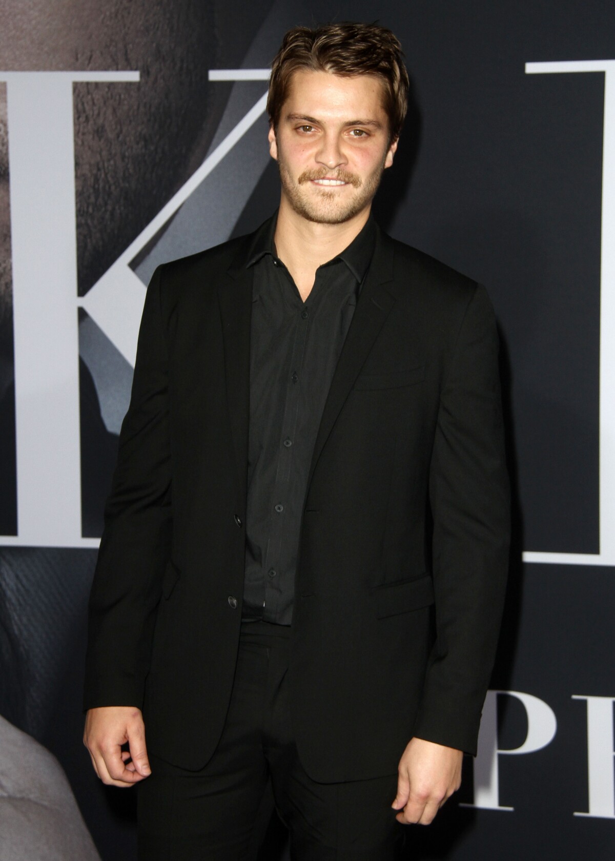 Photo : Luke Grimes à la première de 'Fifty Shades Darker' à l'hôtel ...