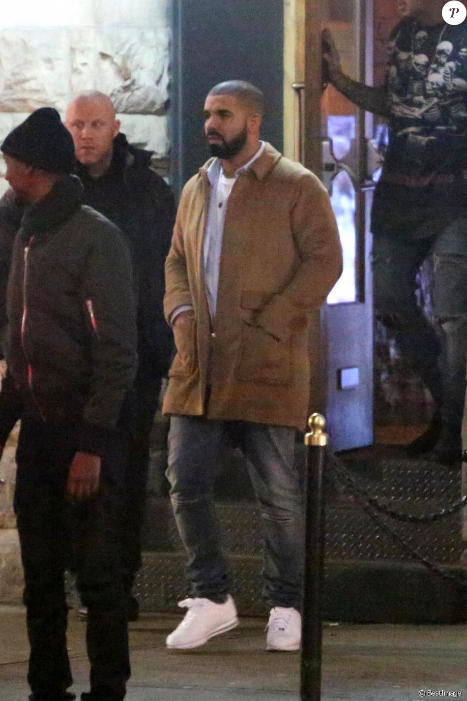 Exclusif - Le chanteur Drake a dîné au restaurant Fring's avec sa mère ...