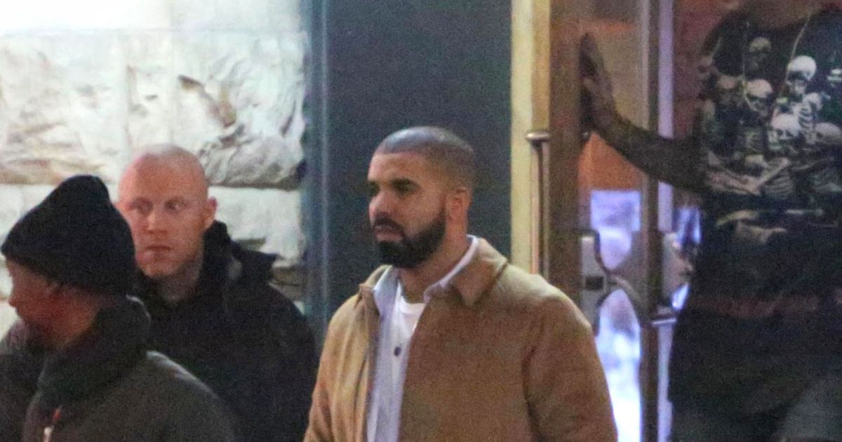 Exclusif - Le chanteur Drake a dîné au restaurant Fring's avec sa mère ...