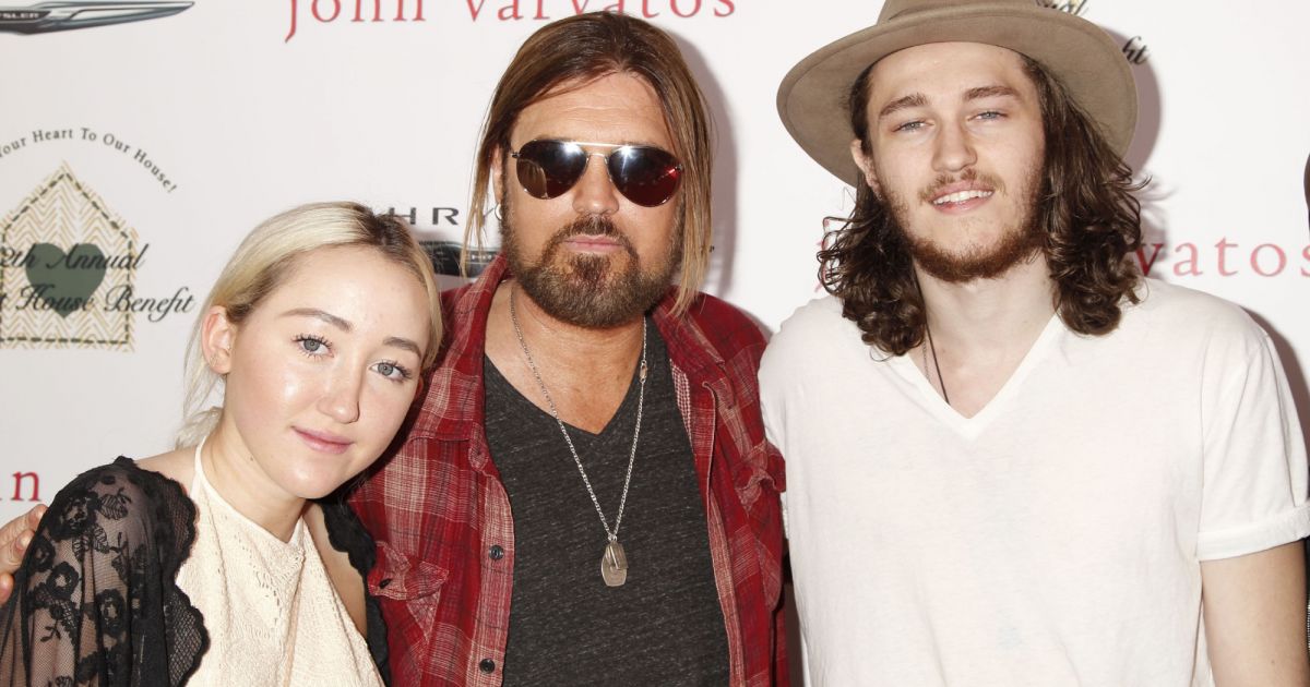 Billy Ray Cyrus avec ses enfants Noah Cyrus et Trace Dempsey Cyrus à la ...