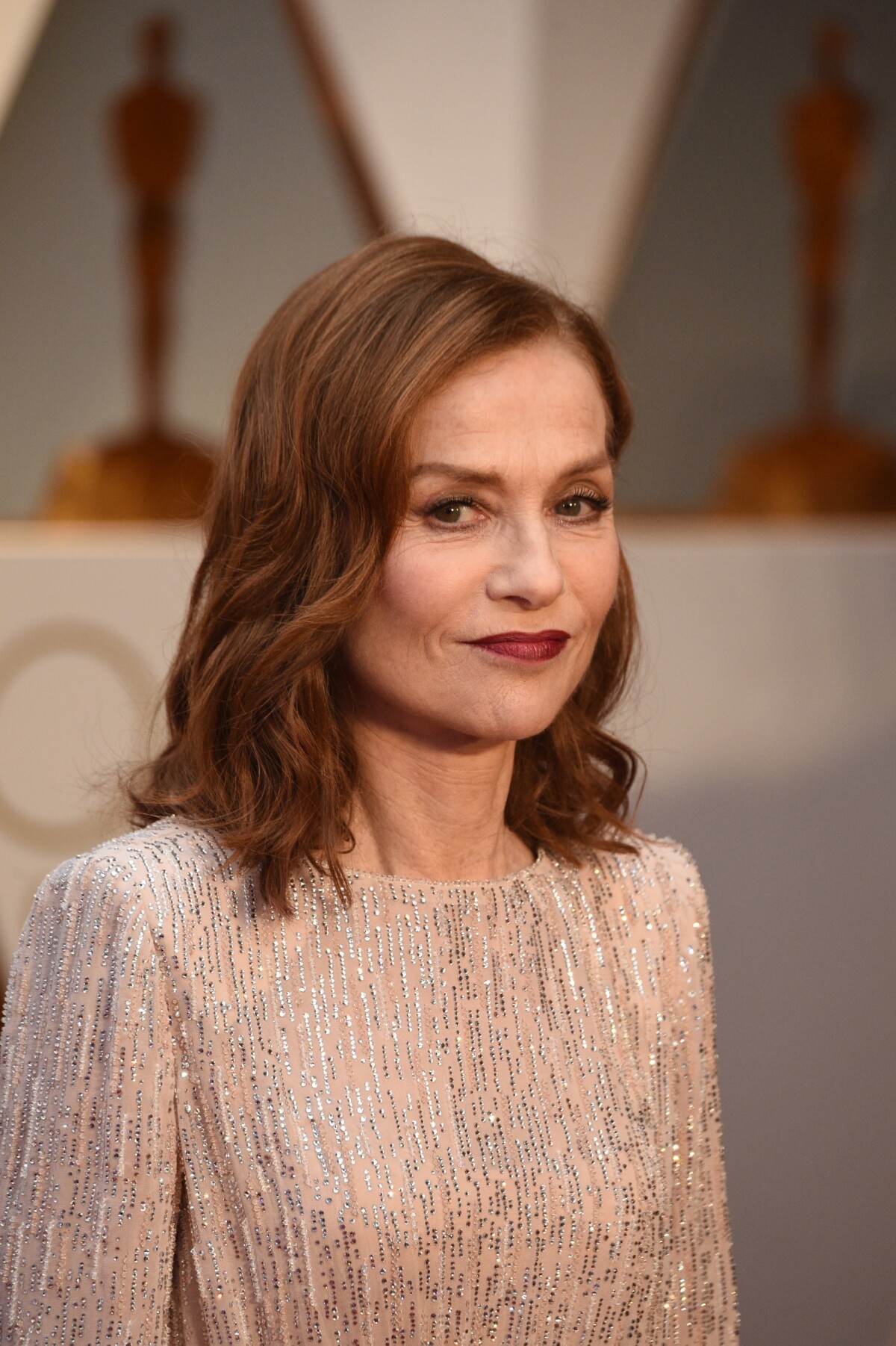 Photo : Isabelle Huppert sur le tapis rouge des Oscars au Dolby Theater ...