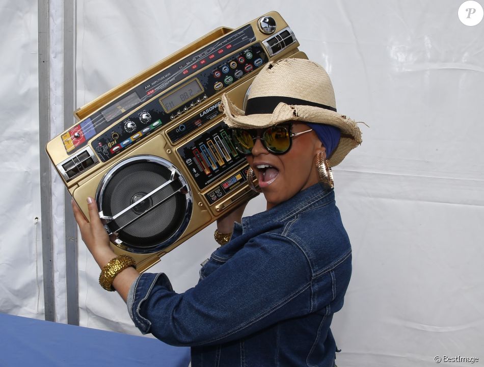 La chanteuse Lââm lors de la Journée mondiale des oubliés des vacances ...