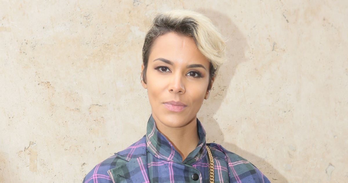 La chanteuse Shy'm arrivant au défilé de mode Véronique Leroy ...