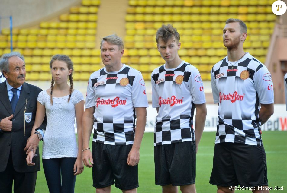 Mika Hakkinen entre ses enfants, sa fille Aina et son fils Hugo ...