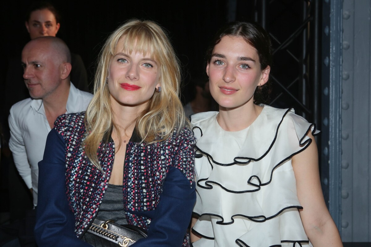 Photo : Mélanie Laurent, Hélène Kuhn - Célébrités au front row du ...