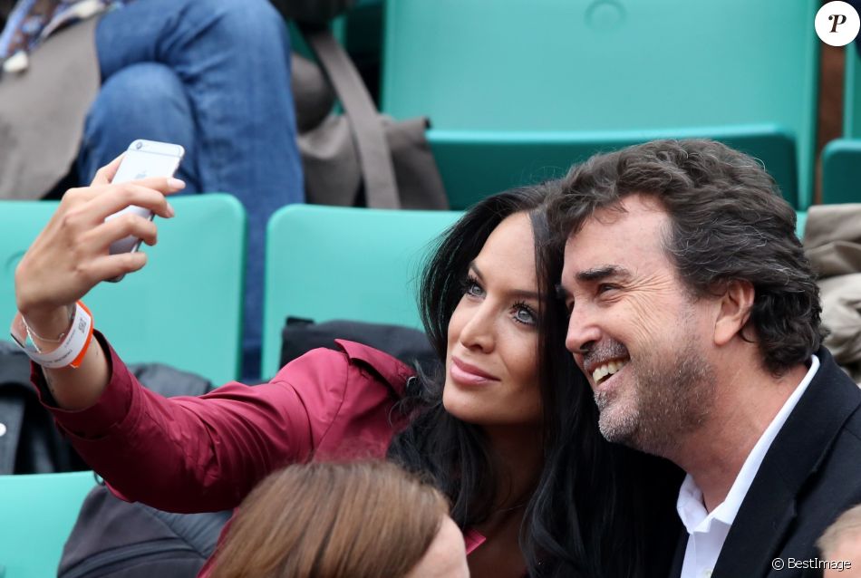 Arnaud Lagardère et sa femme Jade Foret dans les tribunes des ...