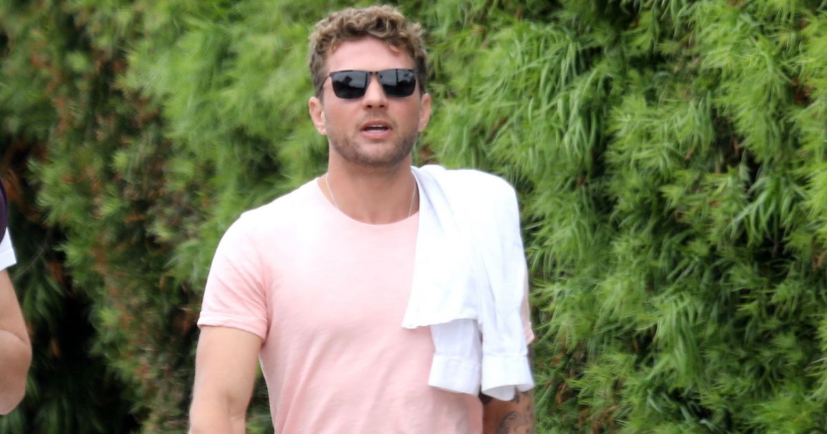 Ryan Phillippe se balade avec des amis dont une jolie brunette dans les ...