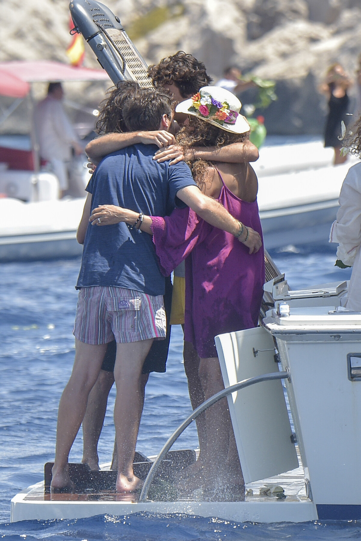 Photo : Belinda Alonso (femme d'Angel Nieto) avec Angel Nieto Jr ...