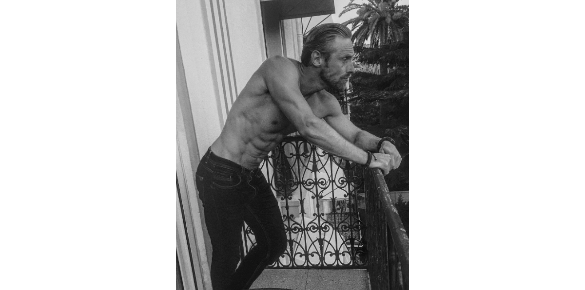 Photo : Franck Delay (2Be3) canon torse nu le 8 auût 2017 à Cannes ...