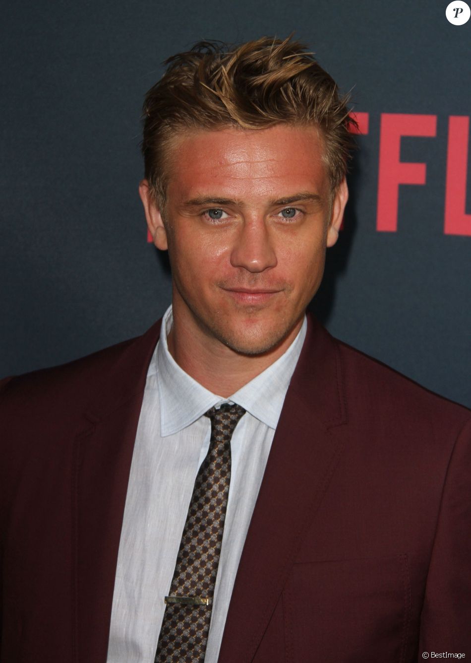 Boyd Holbrook à la première de la saison 2 de 'Narcos' au cinémas The ...